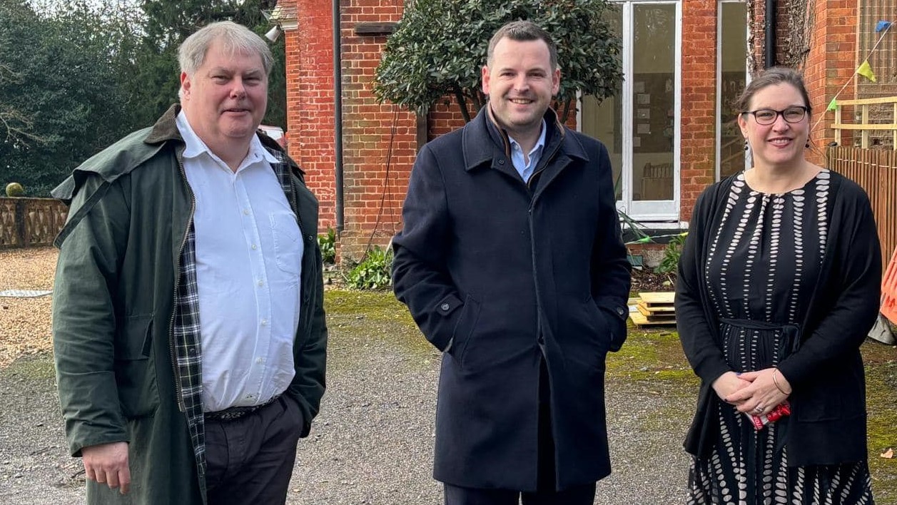 MP Paul Holmes visits Fairthorne Manor | YMCA Fairthorne Group